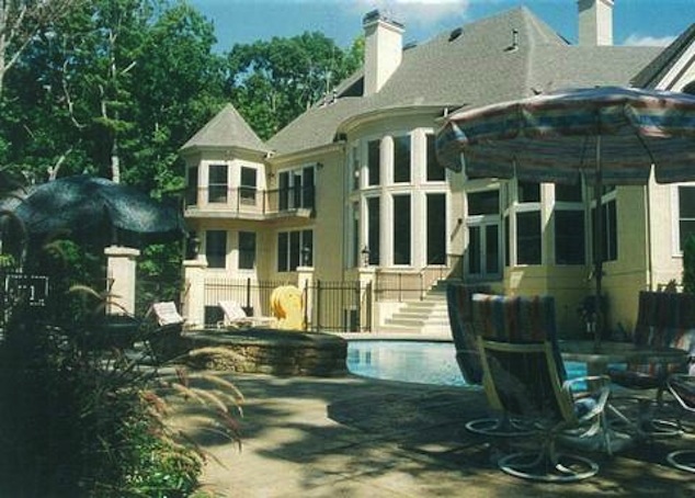 Ex Atlanta Falcon Jamal Anderson's foreclosed house auctioned off