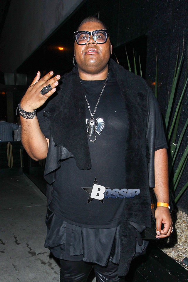 E.J. Johnson parties with friends at Bootsy Bellows