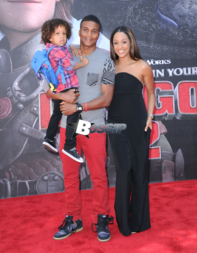 Djimon Hounsou Brings Son Kenzo And Stepdaughters To "HTTYD2" Premiere