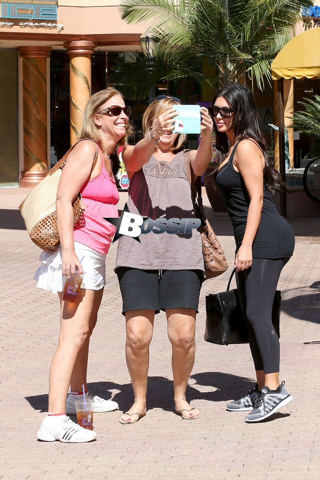 Which Famous Fanny Was Photographed On The Up Escalator?