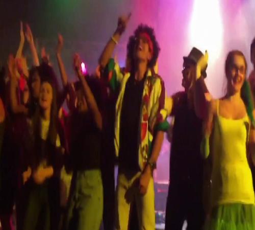 Watch Stage Collapse At High School Show... All Kinds Of Folks Hurt ...