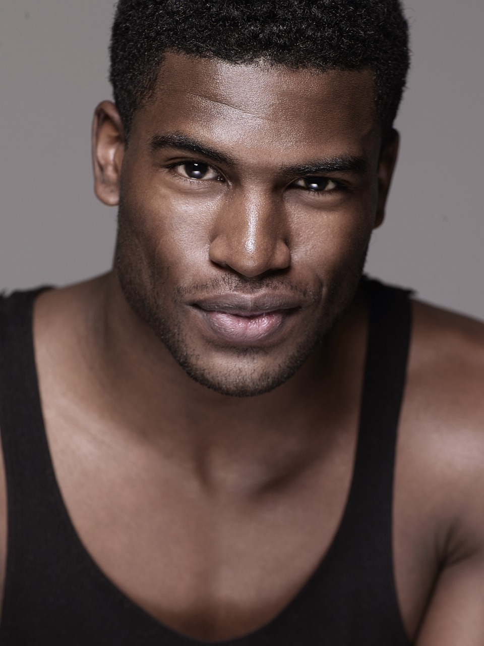 Chocolatey Model Broderick Hunter Drives The Ladies Crazy