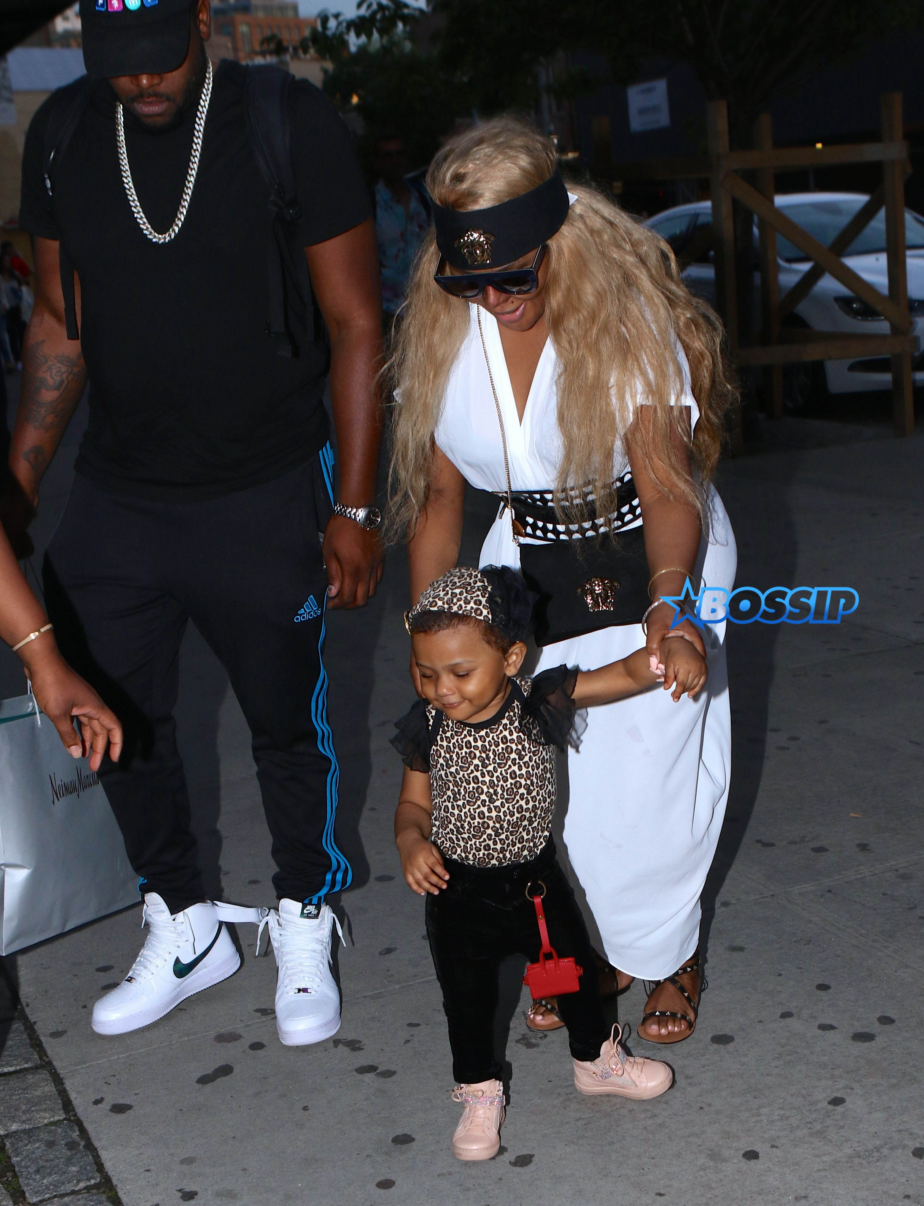 Lil Kim Spotted With Royal Reign