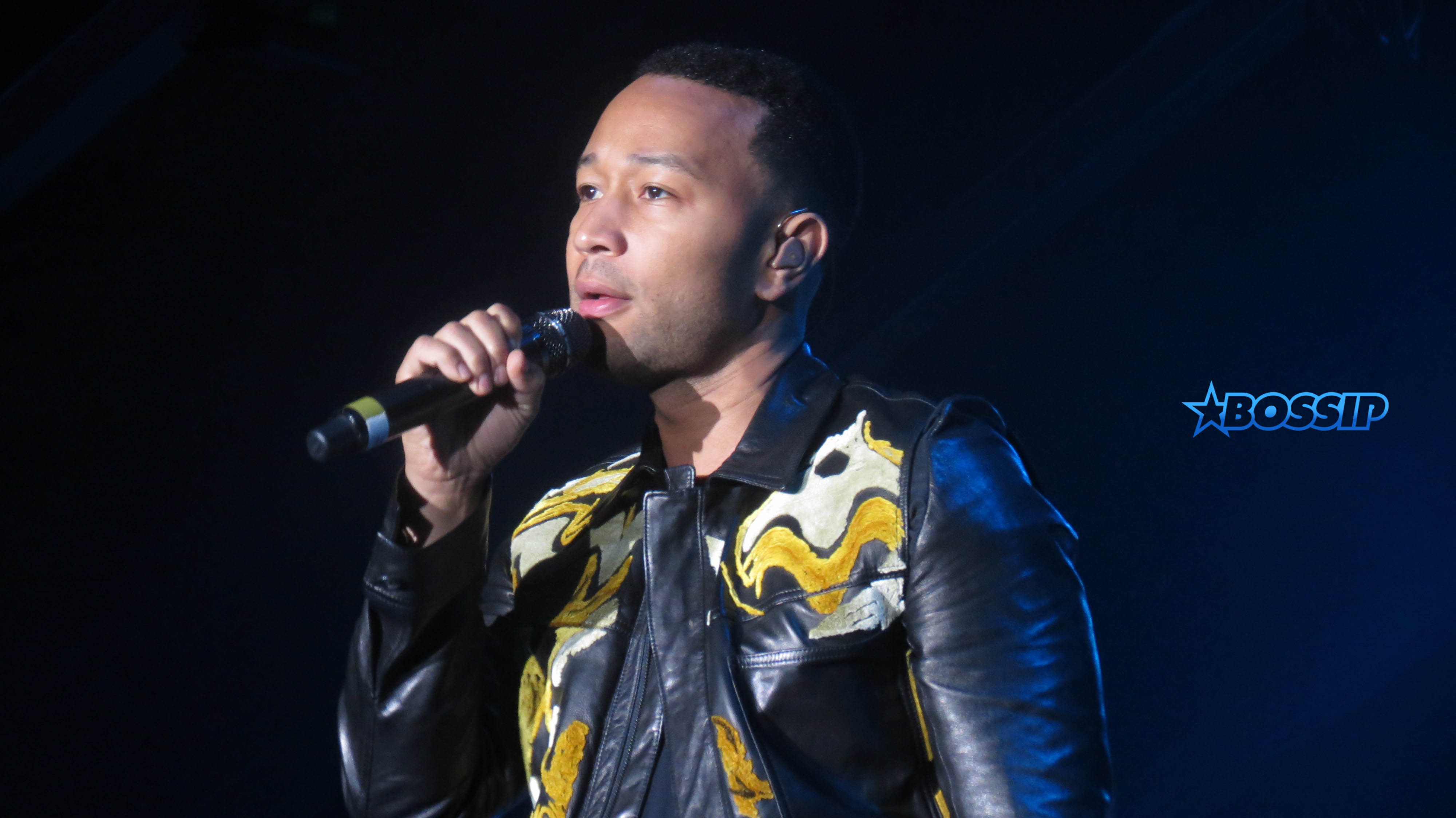 Maxwell Performs During Harry Belafonte's 'Many Rivers To Cross' Fest