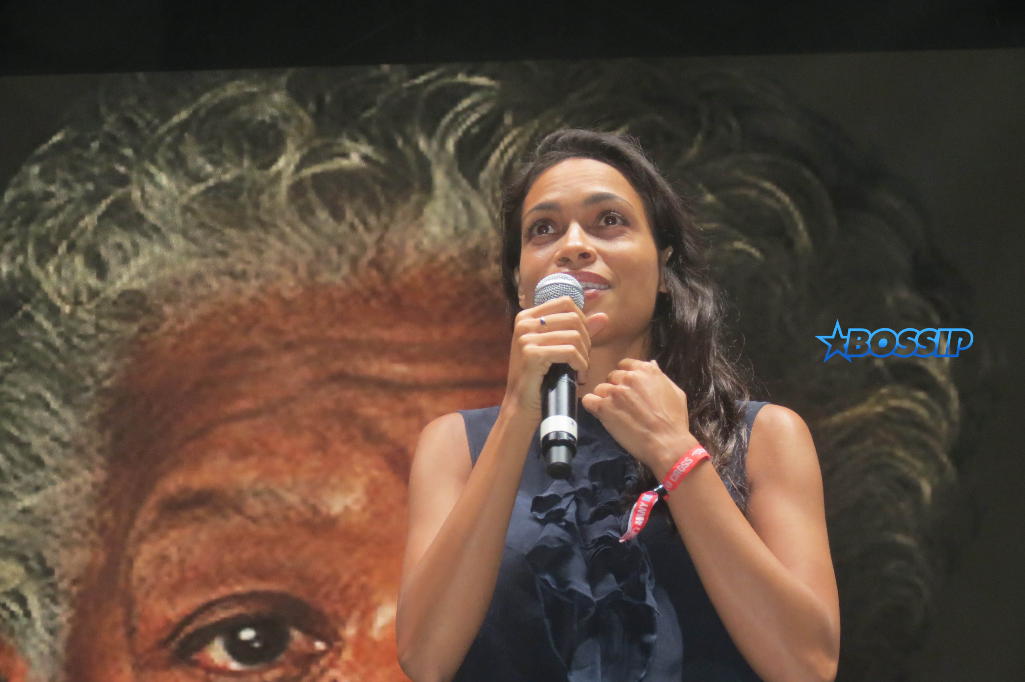 Maxwell Performs During Harry Belafonte's 'Many Rivers To Cross' Fest