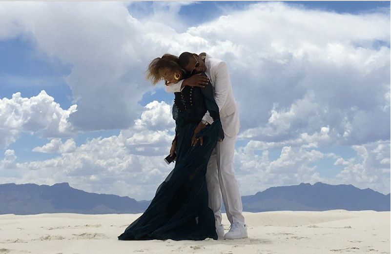 Beyoncé Shares Photos With Jay Z And Blue Ivy From Private Collection