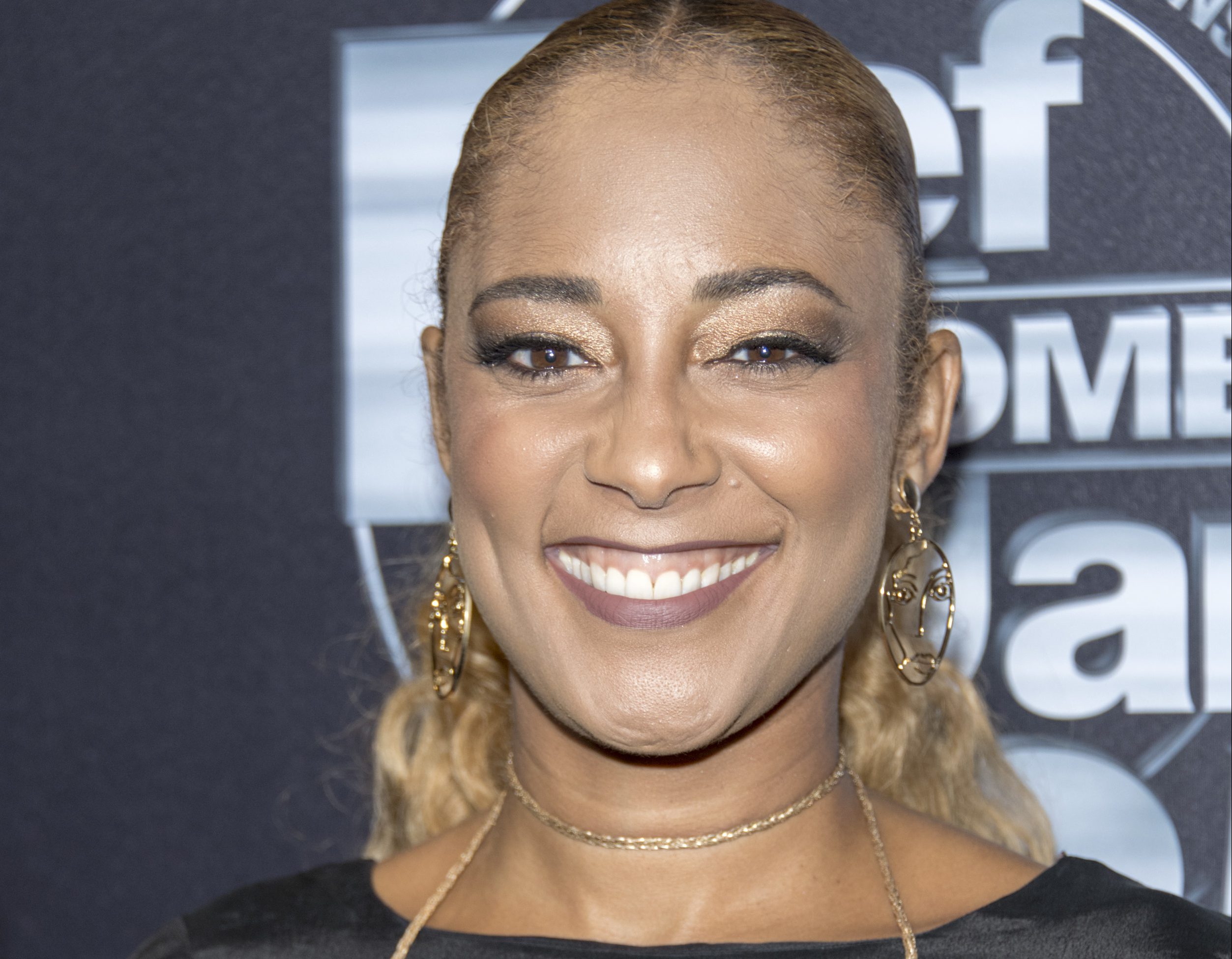 Heada$$ery 101: Amanda Seales Sparked A Social Media Brawl Over ...