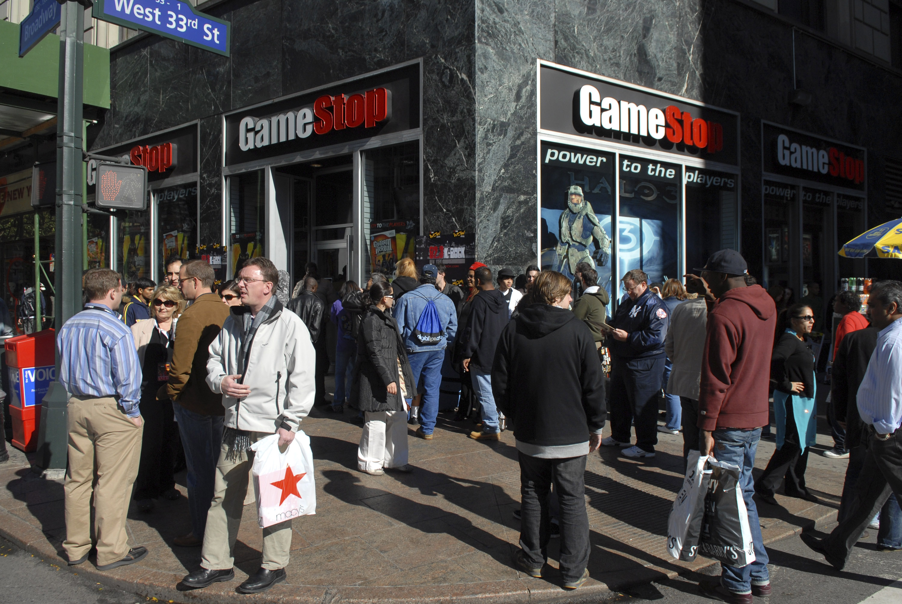 Angry Woman Trashes Gamestop