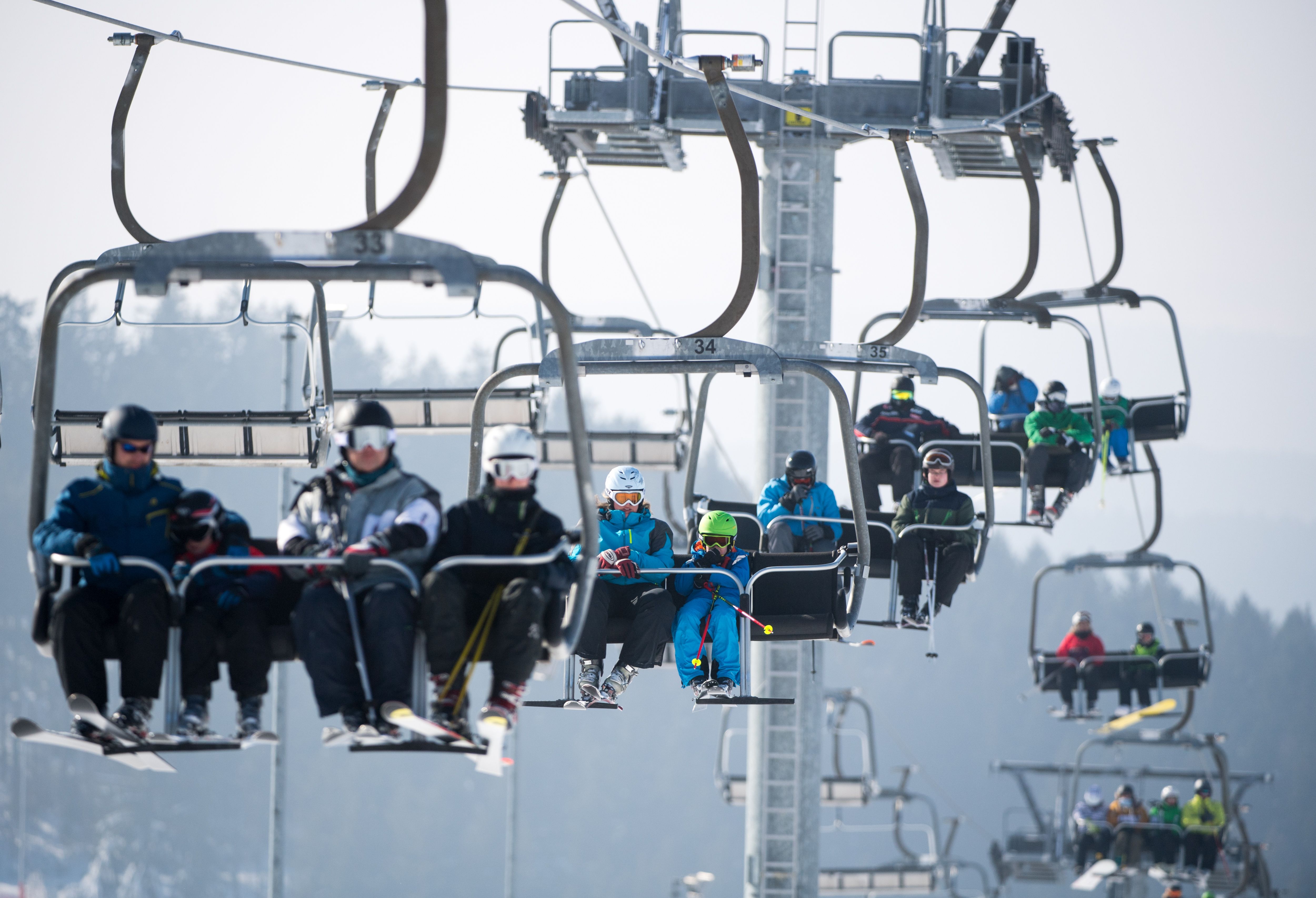 This Video Of A Malfunctioning Ski Lift Is Completely Frightening