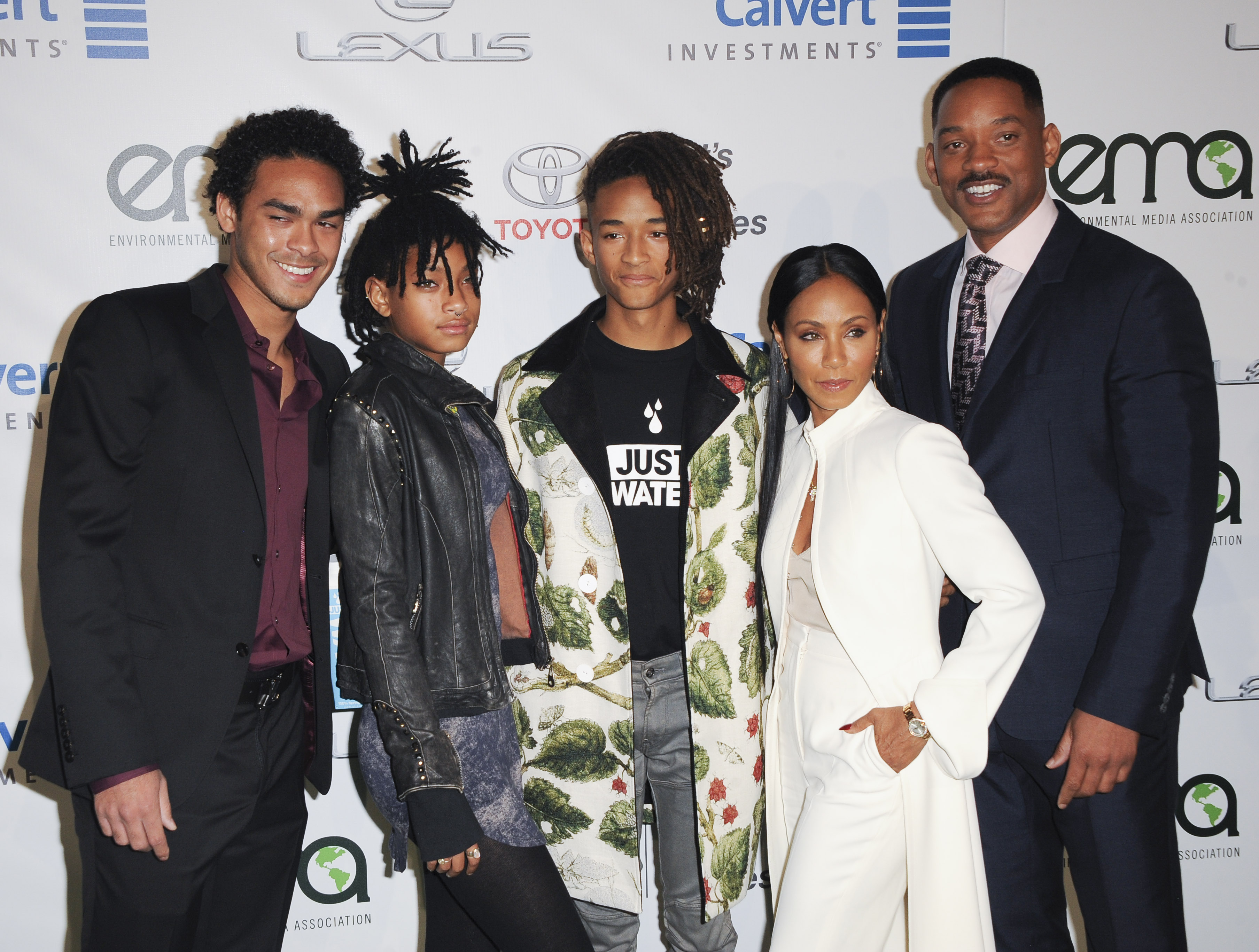 Page 3 of 7 - Smith Family Vacay: Jada Pinkett - Smith Flosses That ...