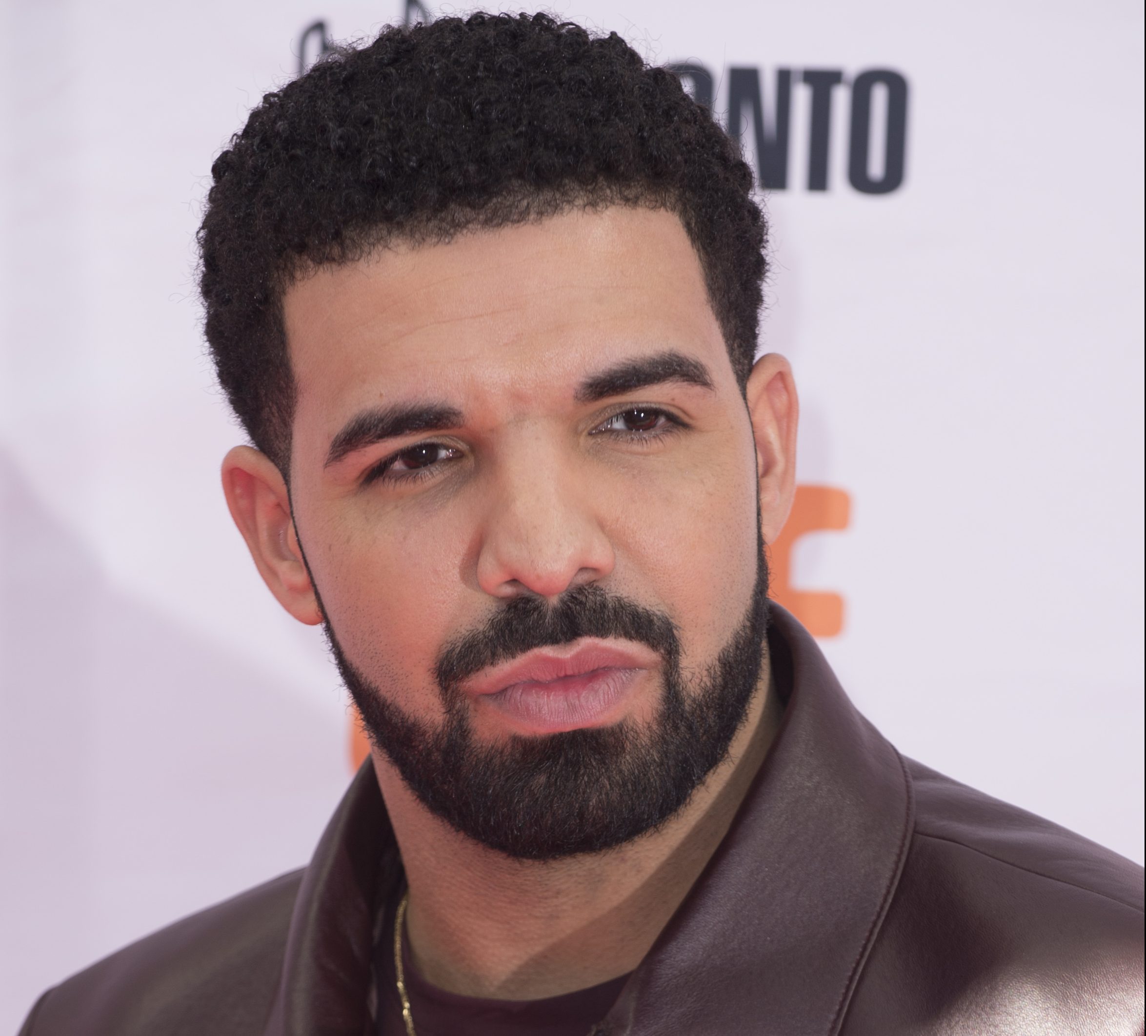 Velcro Papi: Here’s Why This Pic Of Drake’s “Beard” Is Getting Him ...