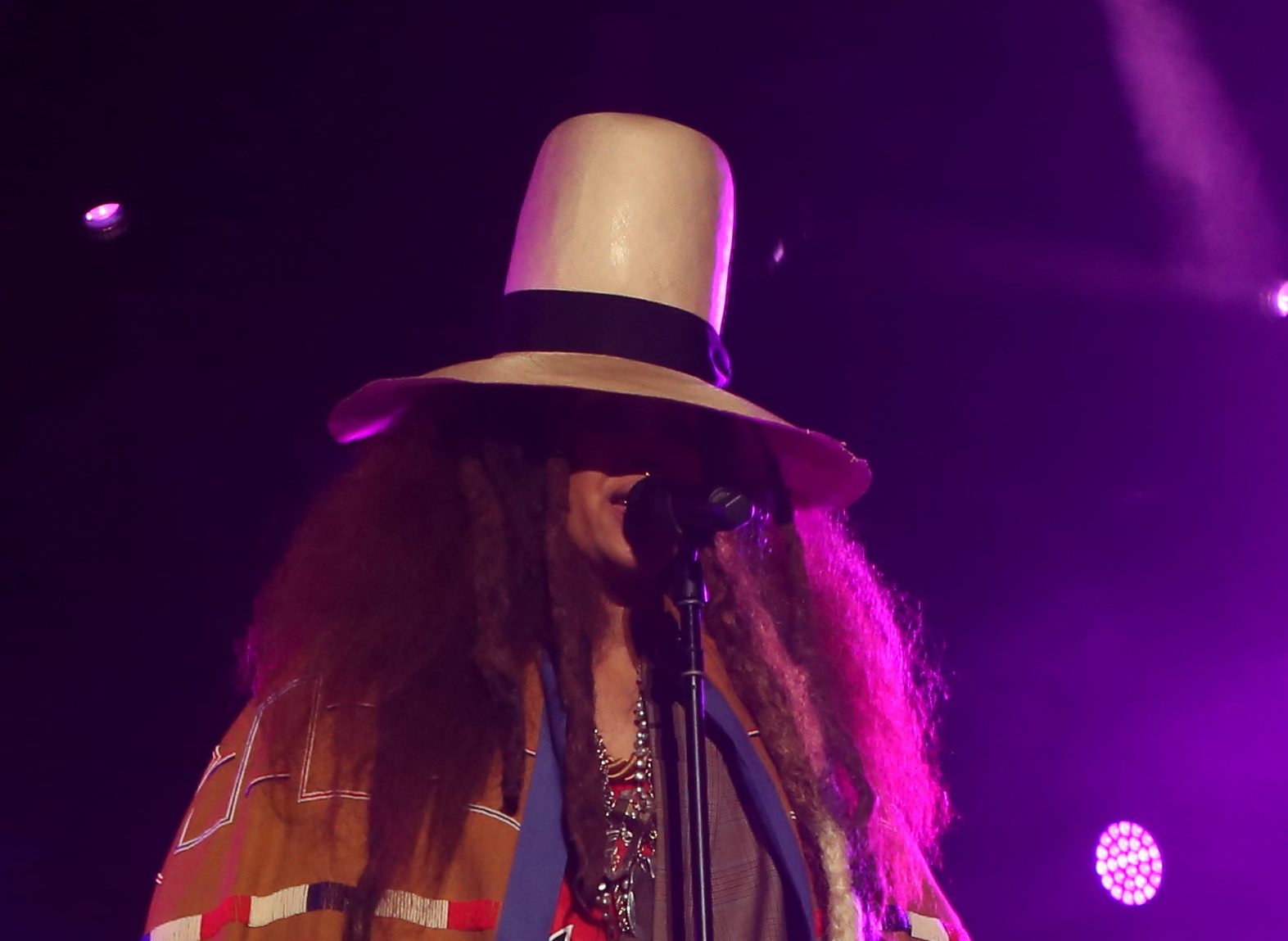 See Erykah Badu Deliver What Onlookers Called A "Spiritual Performance"