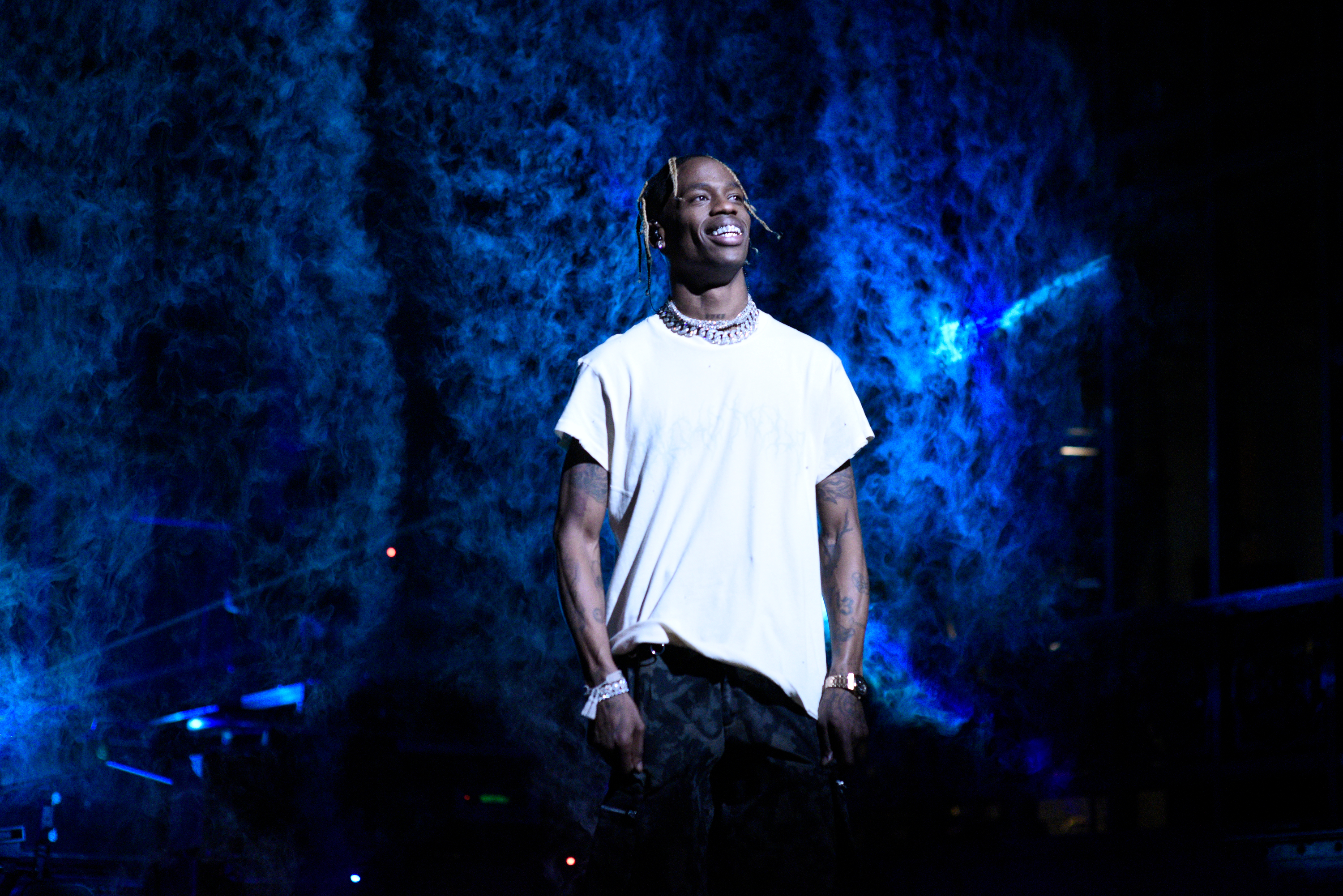Travis Scott Performs "Sicko Mode" And An "Astrothunder" Medley On SNL
