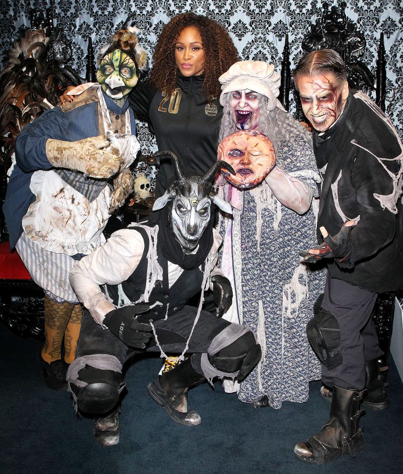 Some Knott's Scary Farm Swirl: Eve And Her Wealthy Wedded Hubby Hit Up ...