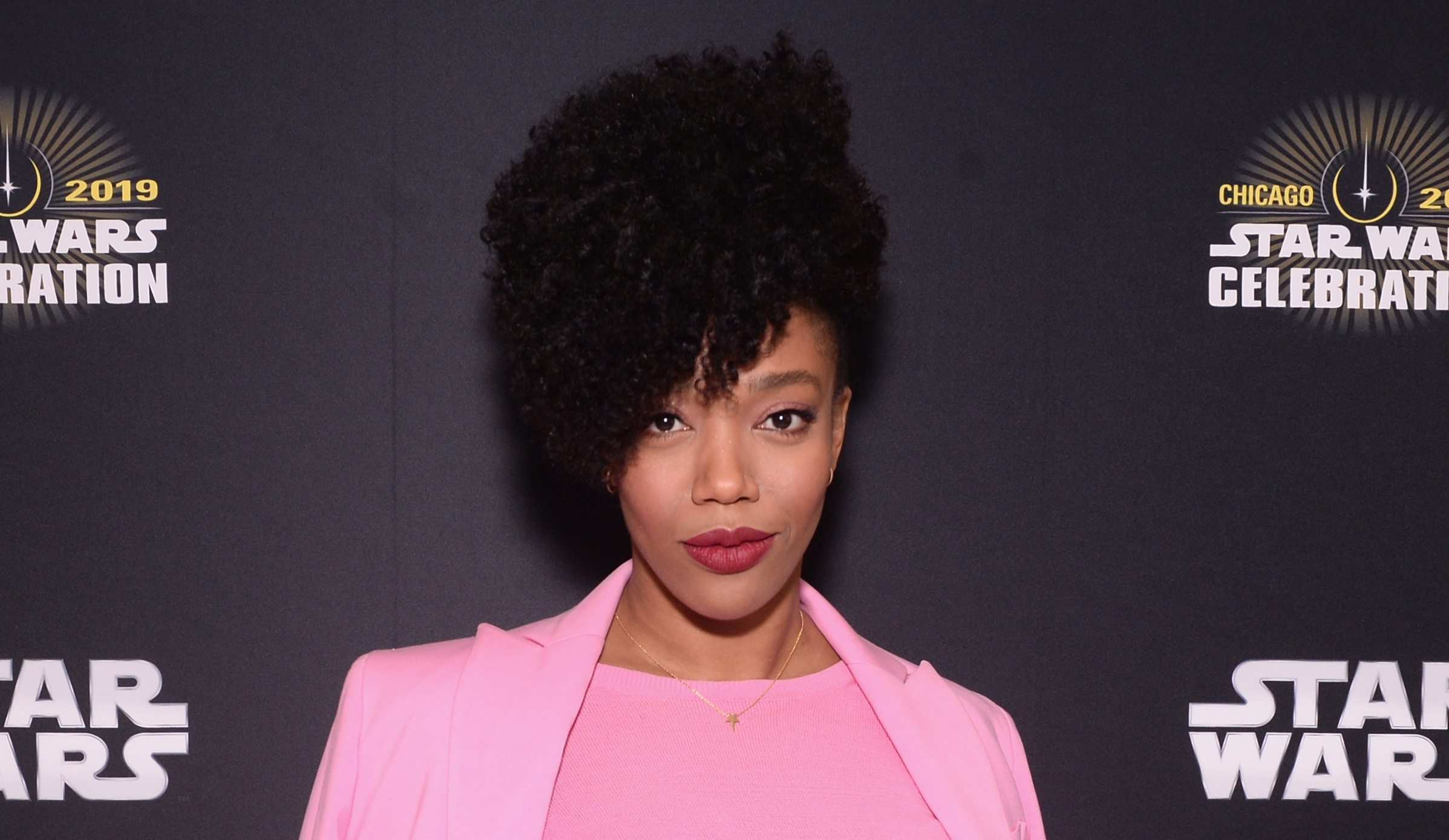 Meet The Sun-Kissed Slayette Bringing Kinks, Coils & Class To "Star ...