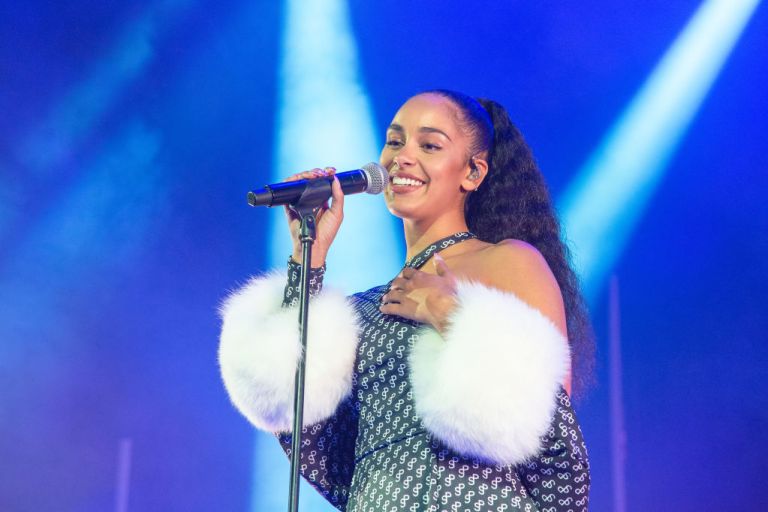Jorja Smith featuring Burna Boy "Be Honest" new music video