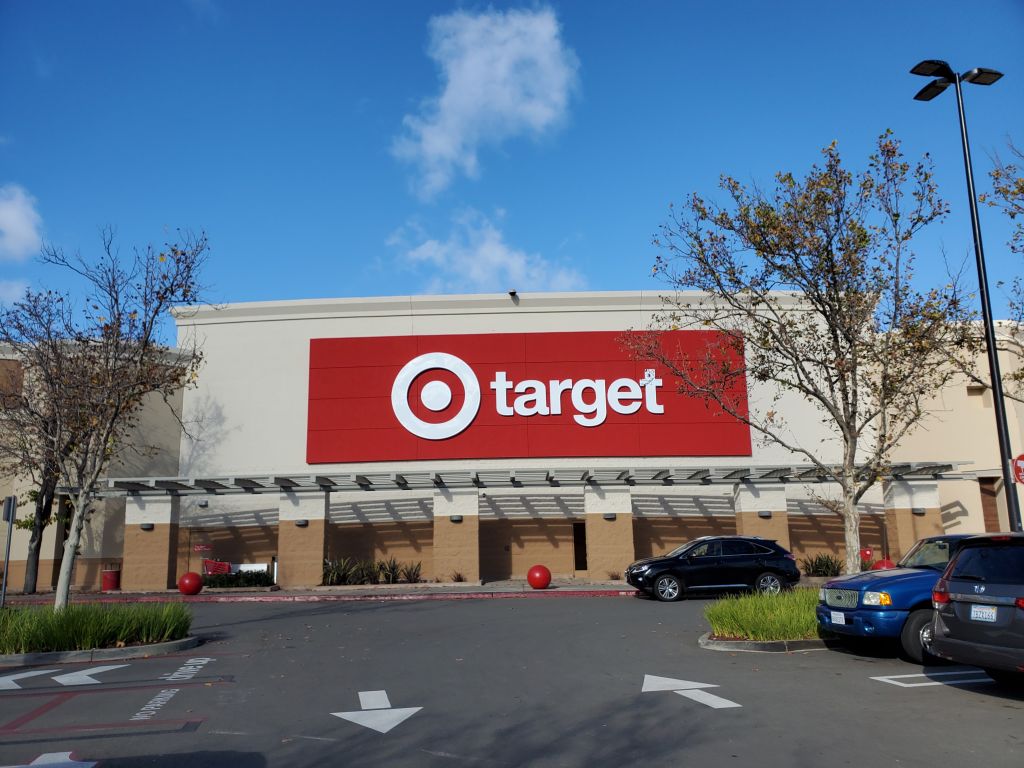 Target security guard has his arm broken by brothers refusing to wear masks