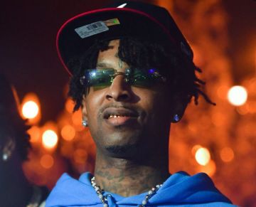 21 Savage Stunts On The Gram With His New $75,000 Veneers