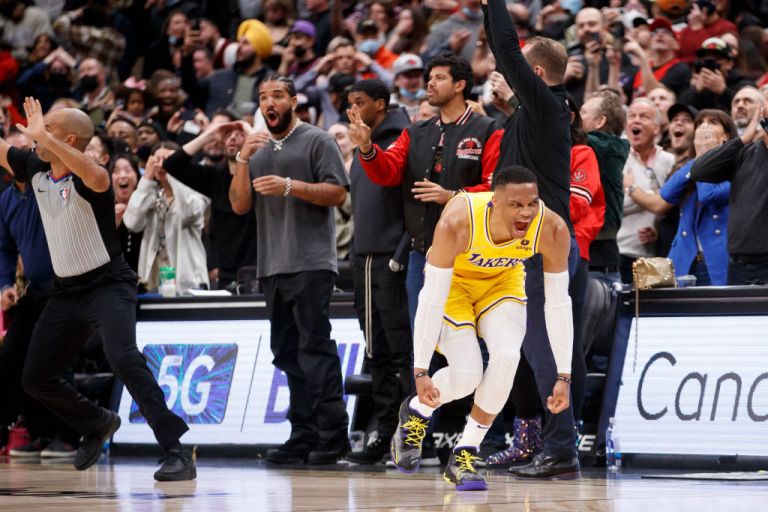 Drakes Goes Viral Rocking $2 Million HOMER Chain Courtside