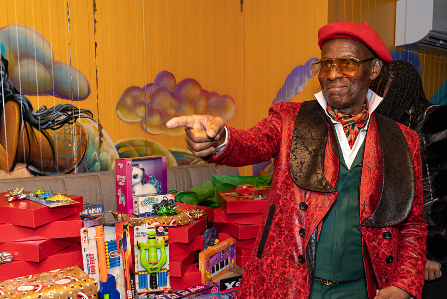 Dapper Dan, Dave East, A$AP Ferg & More Spread Holiday Cheer At DJ ...