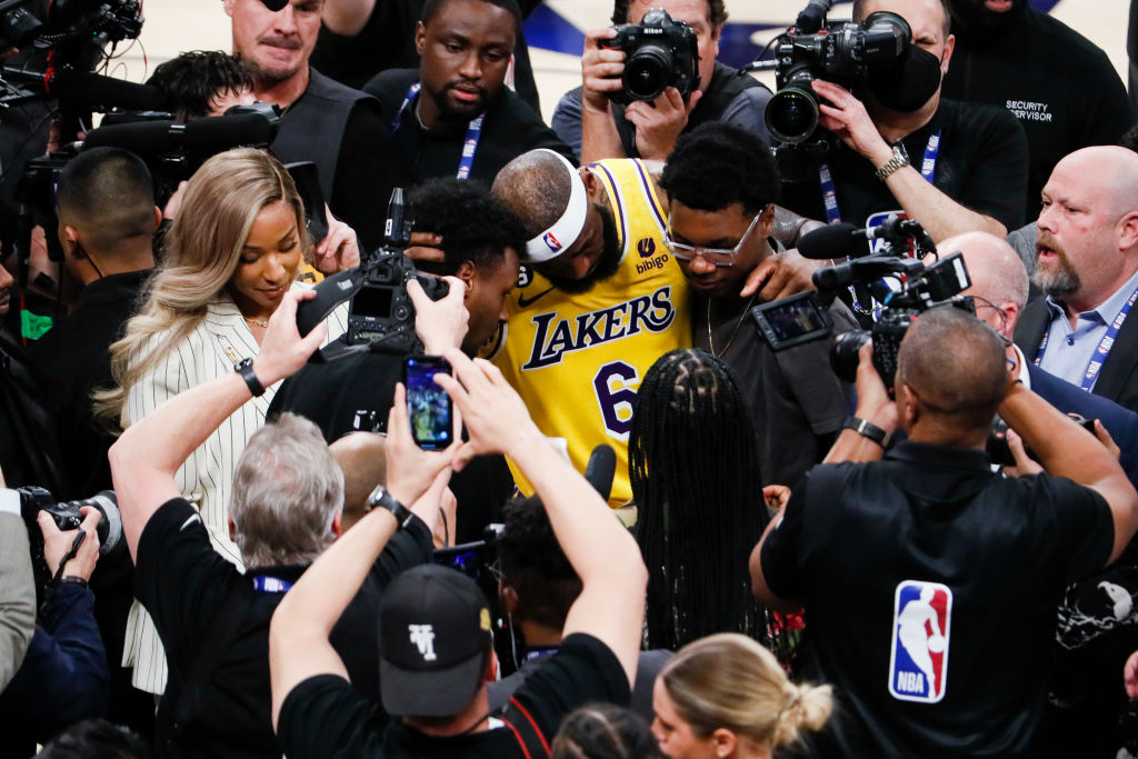 LeBron James Breaks NBA Scoring Record Surpassing Kareem