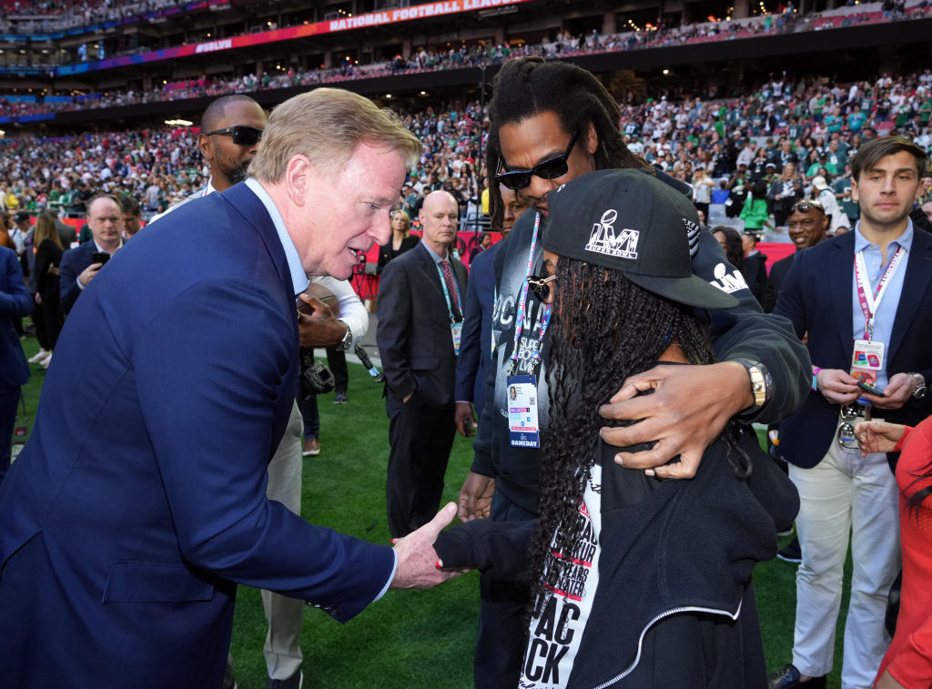 Jay-Z Makes Sure Blue Ivy Looks Perfect For Super Bowl Photos