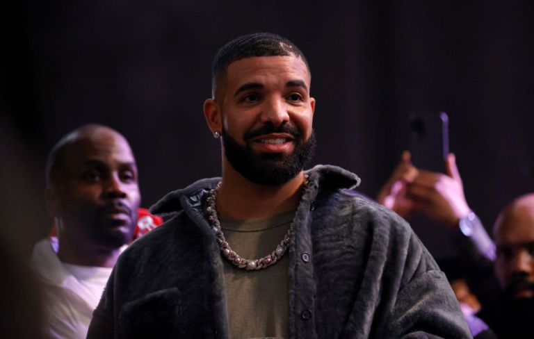 Drake Posts Shirtless Pic That Sparks 6-Pack Surgery Speculation