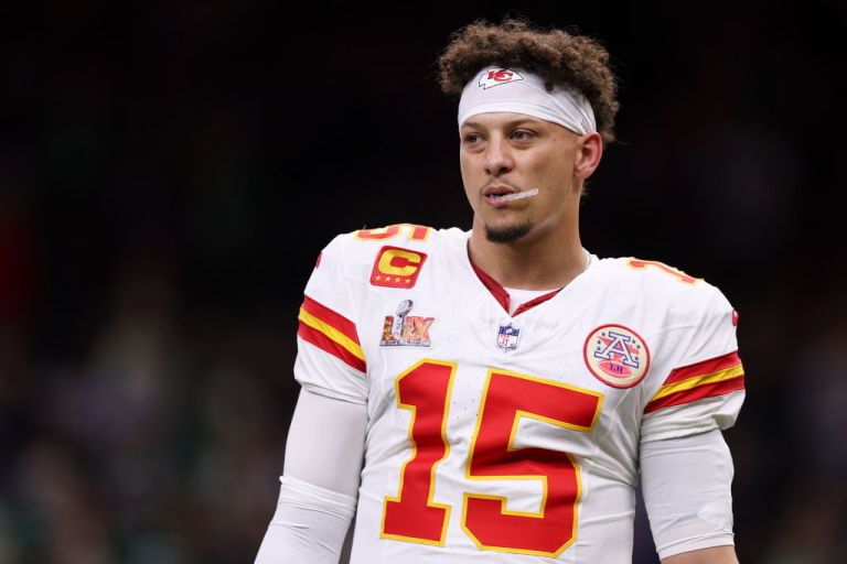 Patrick Mahomes Debuts New Haircut, But Calls Curls "Nappy"